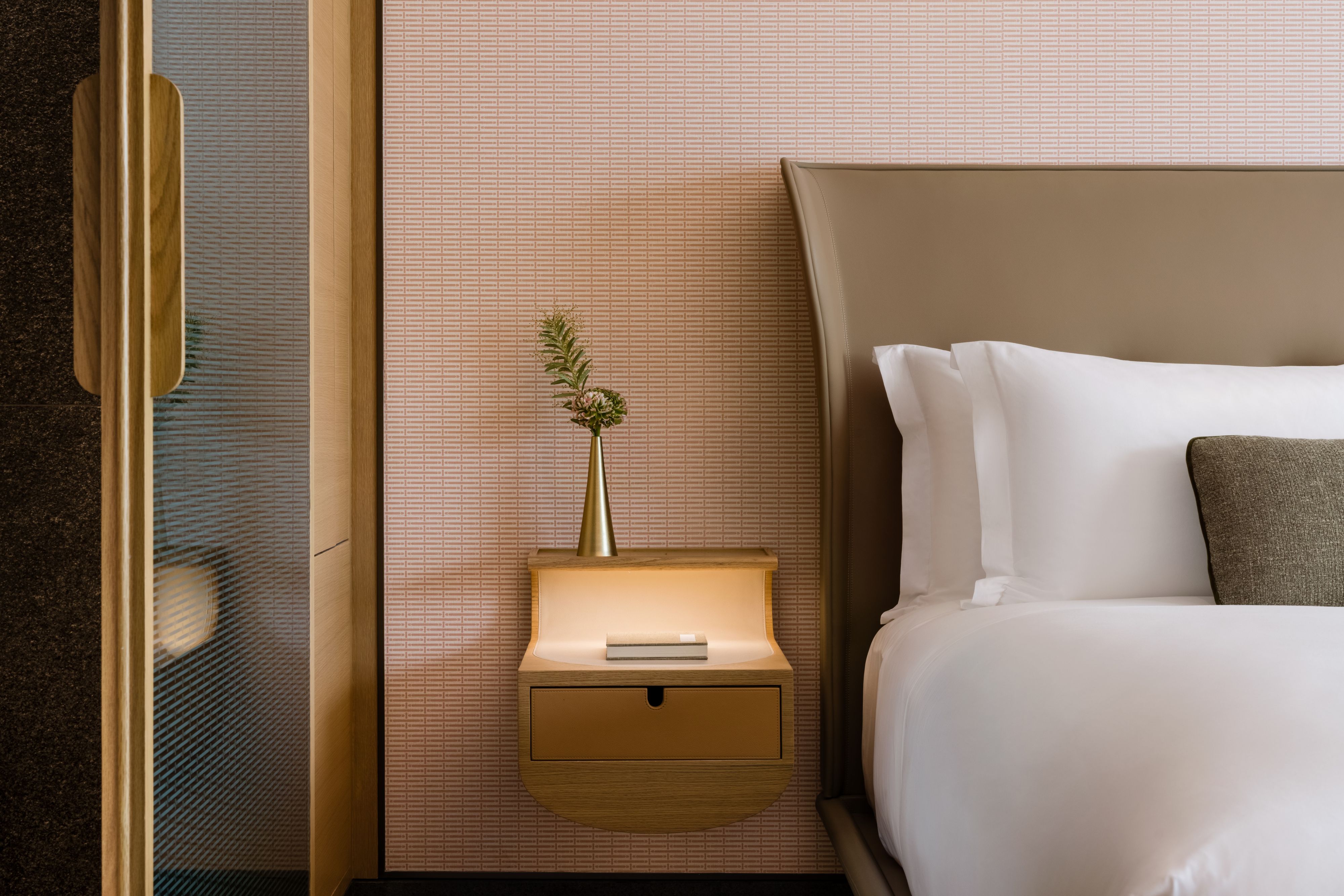Rooms & Suites