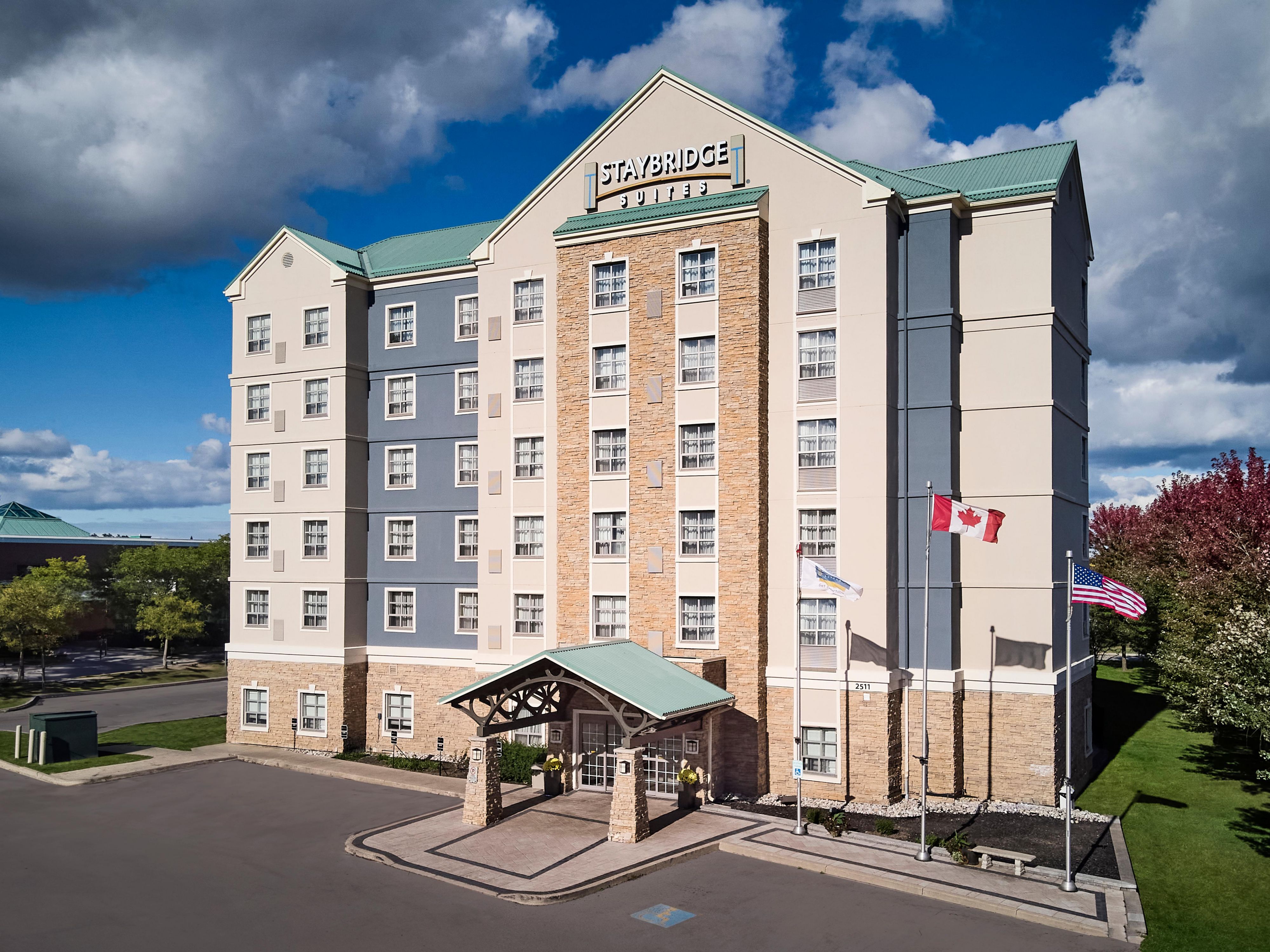 Pet-Friendly Hotel in Oakville | Staybridge Oakville - Burlington