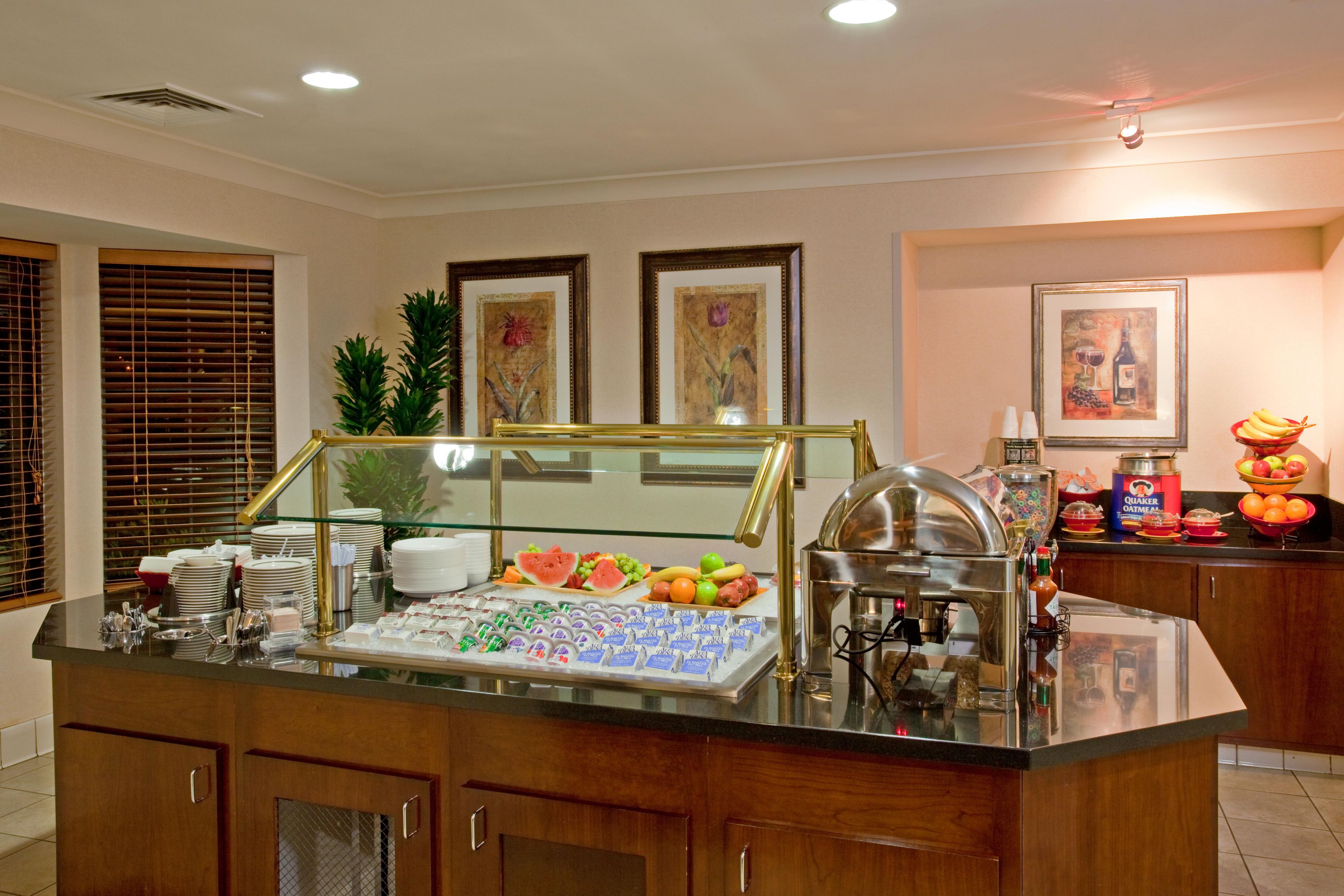 Extended Stay Hotel Suites in Palmdale, CA | Staybridge Suites Palmdale