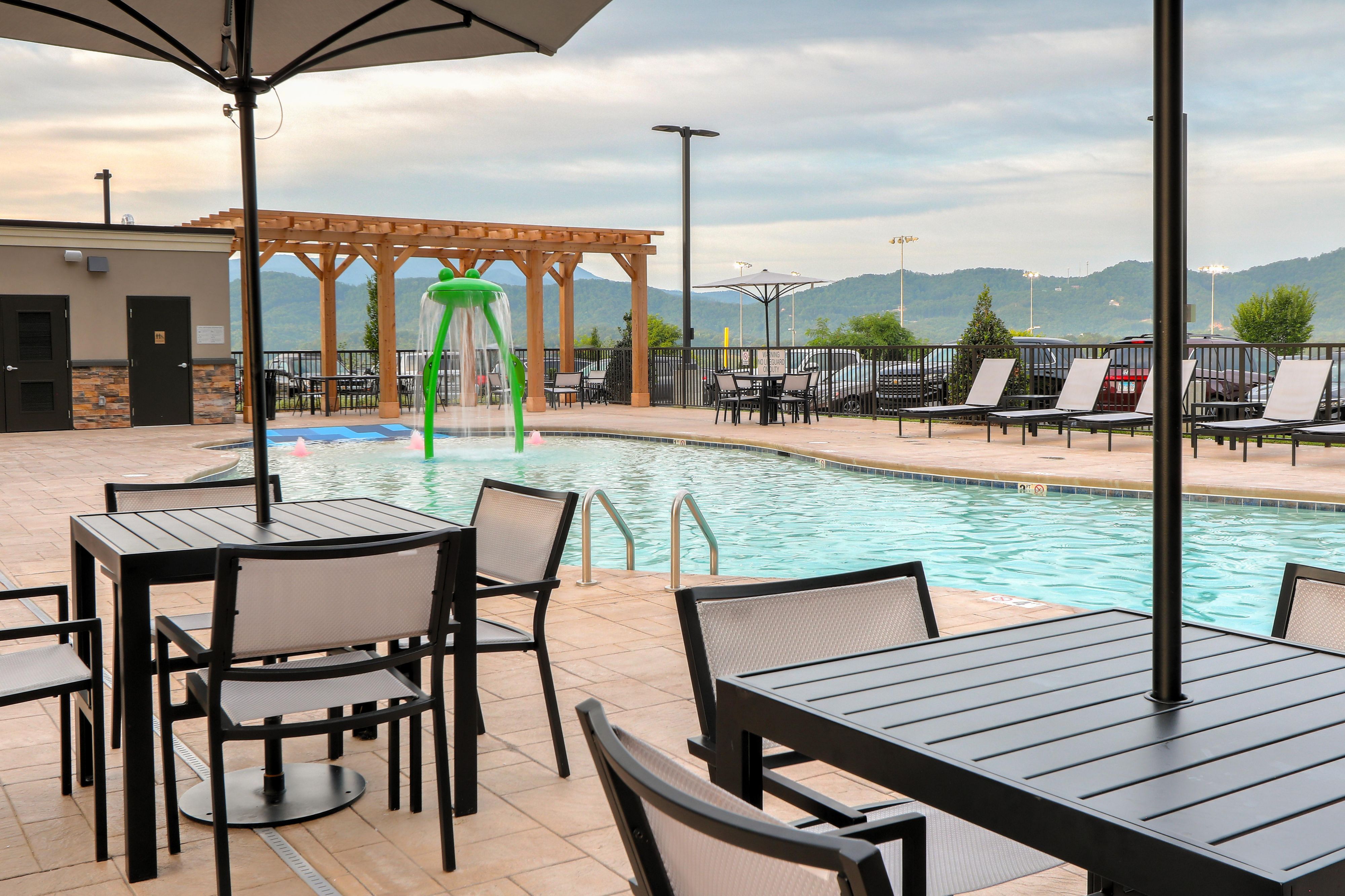 Extended Stay Hotel in Pigeon Forge | Staybridge Suites Pigeon Forge ...