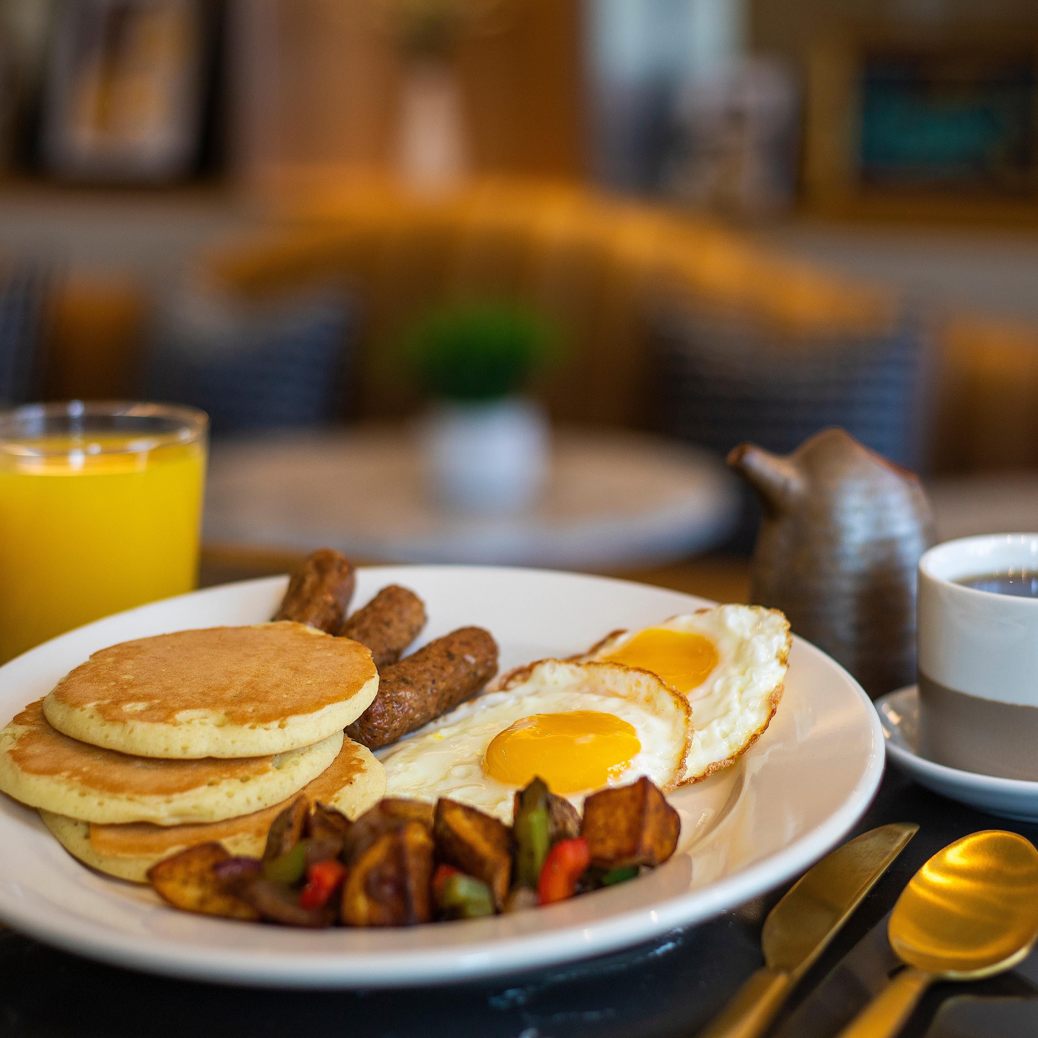 Restaurants in Flushing, NY - voco® Fiorello-LaGuardia East