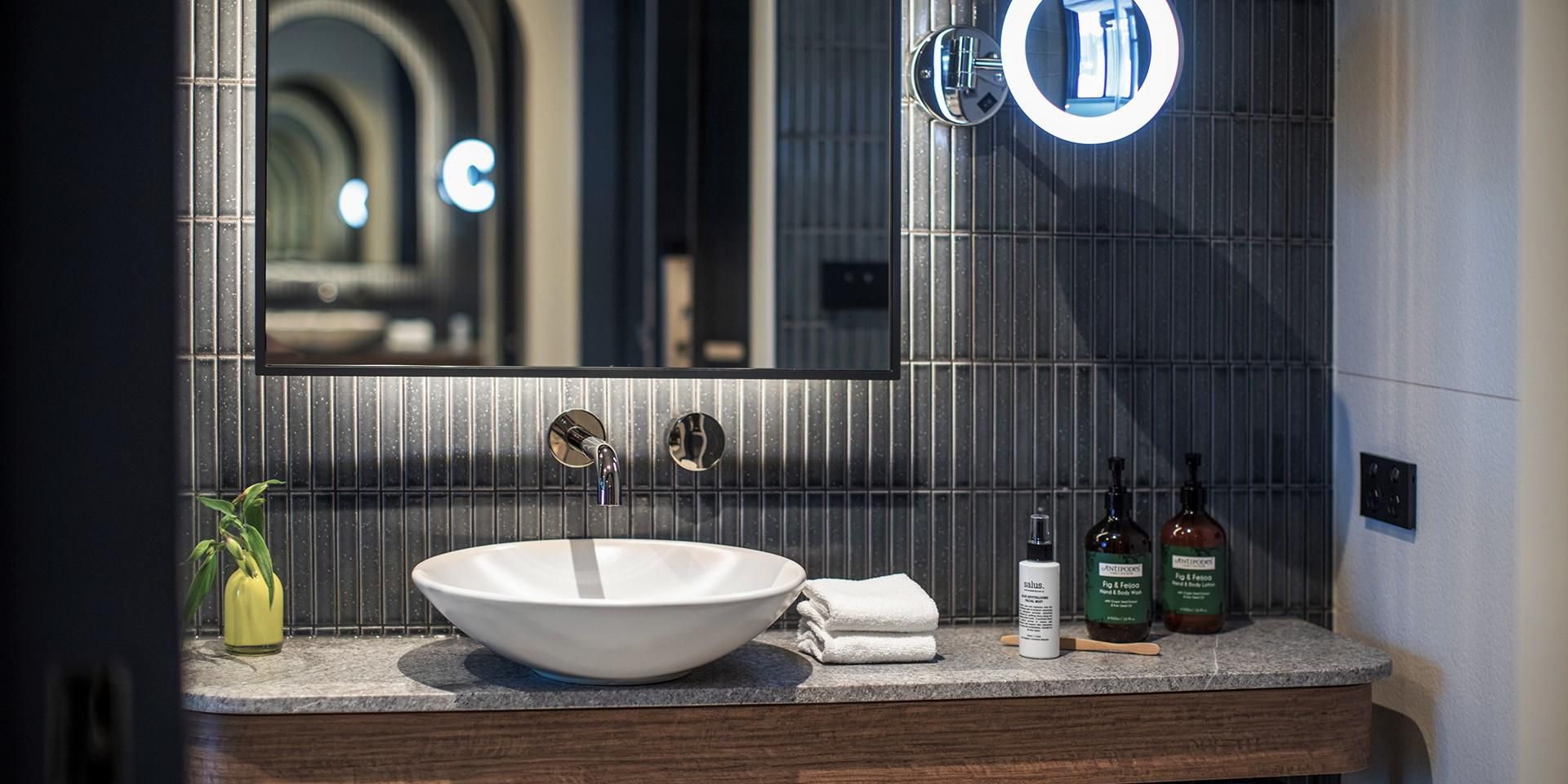 voco Melbourne Central Gallery