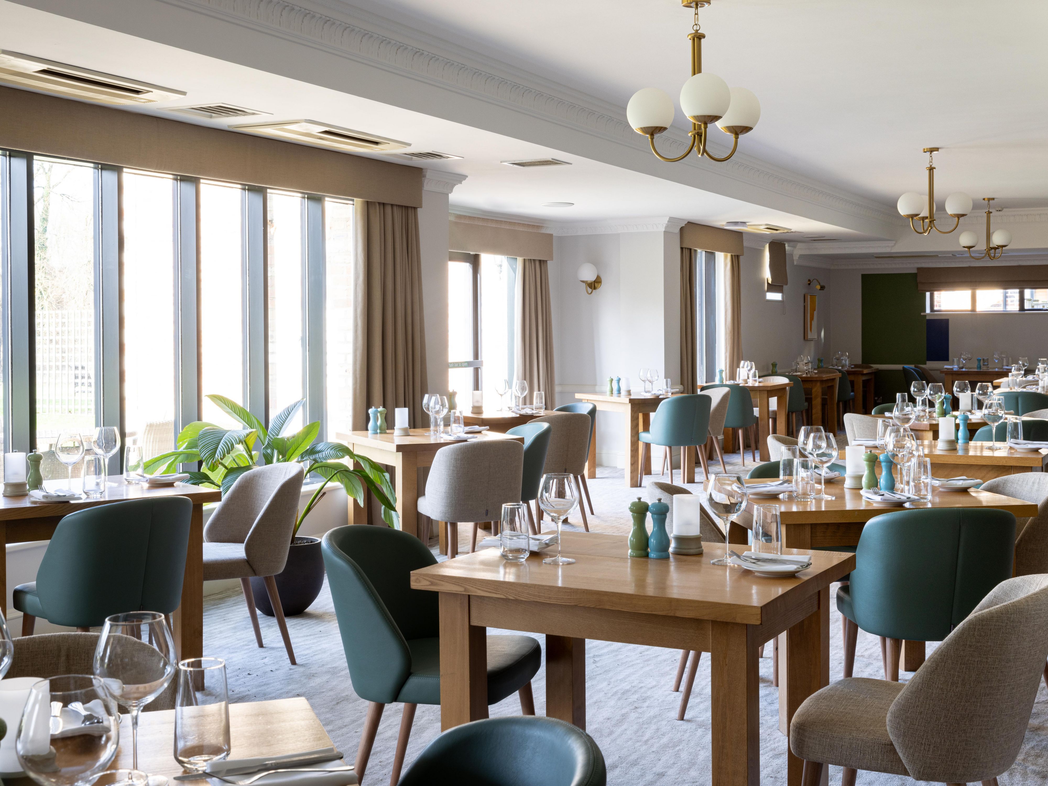 Crusaders Bar & Salón | voco Oxford Thames